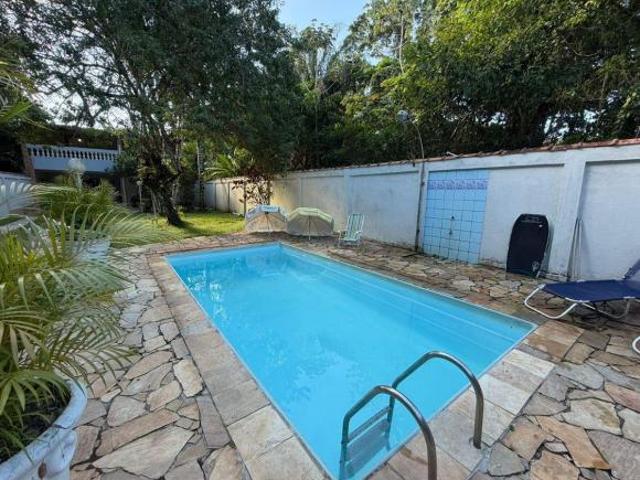 Casa na praia com 4 quartos e piscina em Peruíbe