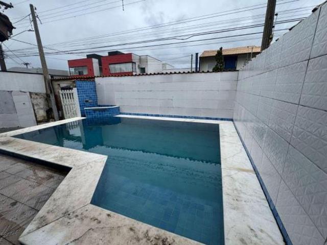 Casa na praia com 4 quartos e piscina em Peruíbe