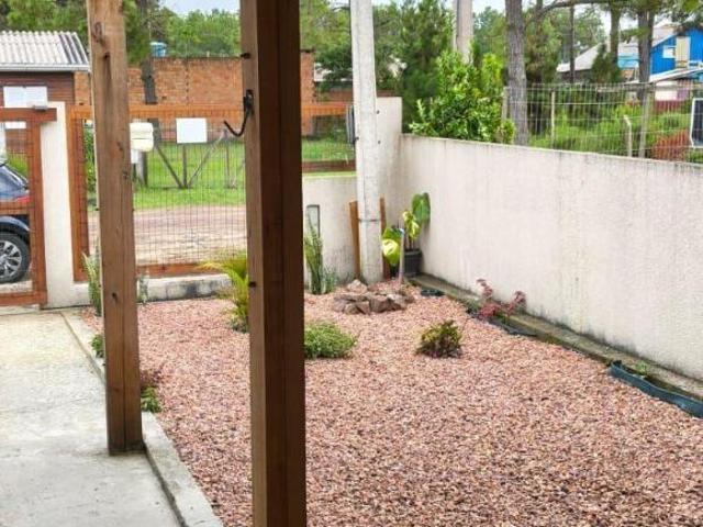 Casa na praia com 2 dormitórios e vaga — aceita troca por apartamento em Porto A