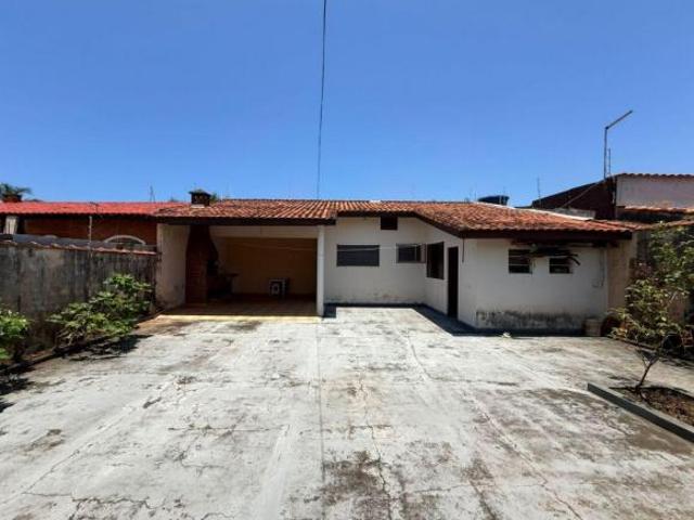 Casa na praia com 3 quartos e área gourmet em Itanhaém