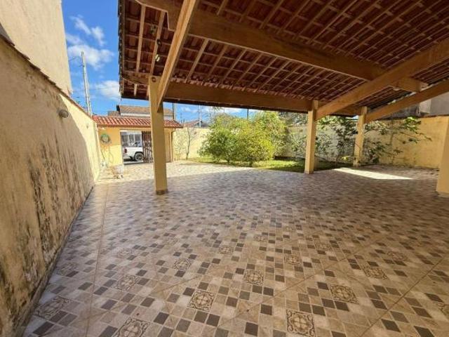 Casa na praia com 3 quartos e área gourmet em Peruíbe