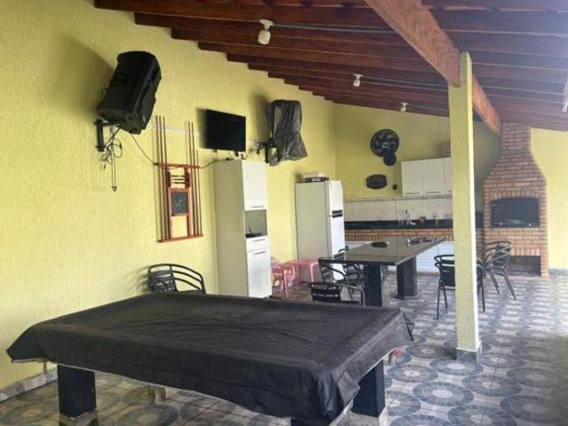 Casa na praia com 3 quartos e piscina em Peruíbe