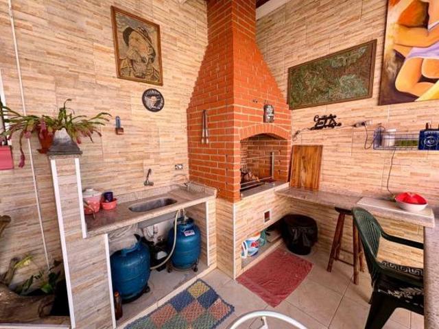 Casa na praia com 3 quartos e piscina em Peruíbe