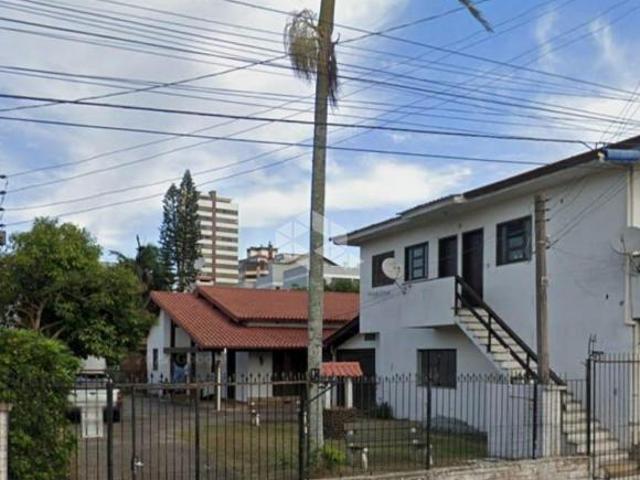 Casa na praia com anexo residencial/comercial para renda