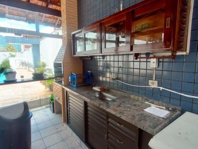 Casa na praia com piscina e 3 quartos em Peruíbe
