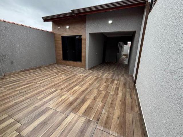 Casa na praia com piscina e 2 quartos em Peruíbe
