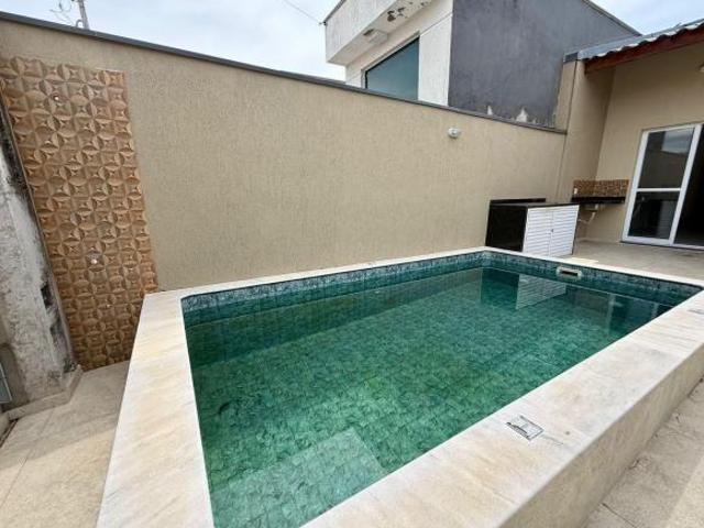 Casa na praia com piscina e 2 quartos em Peruíbe