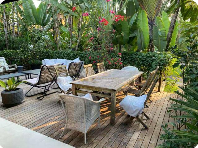 Casa na Praia da Baleia, disponível para venda e locação