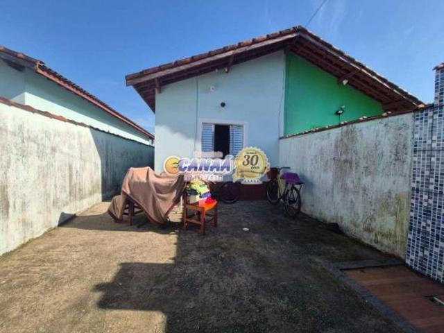 Casa na Praia de Mongaguá 2 doprmitórios e 2 vagas de garagem. A poucos minutos da Praia