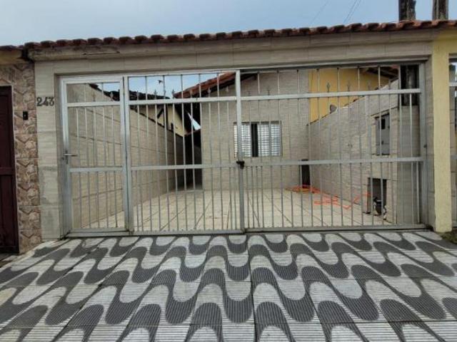 Casa na Praia de Mongaguá 2 dormitórios e 2 vagas de garagem. Poucos minutos da Praia