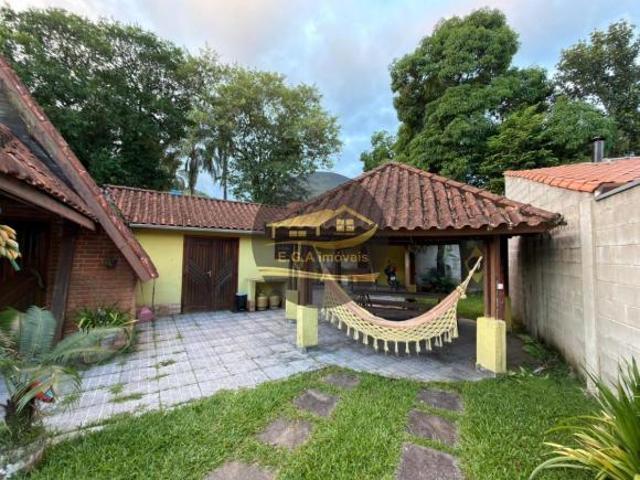 Casa na praia de Boiçucanga centralizada perto de tudo