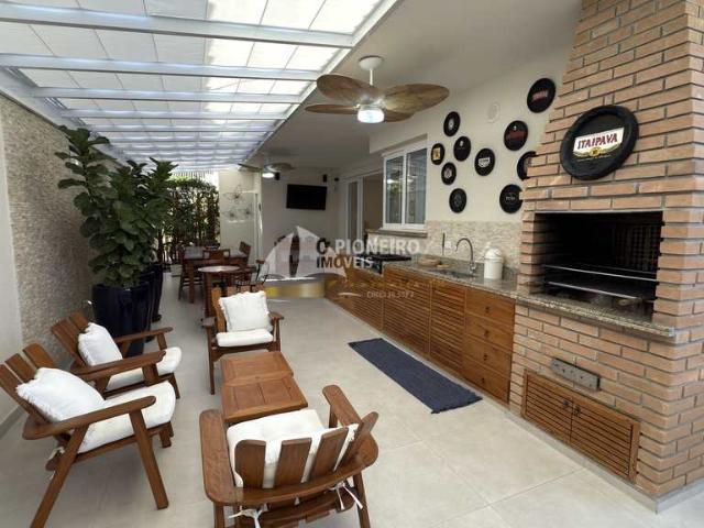 Casa na Praia de Juquehy com 04 dormitórios