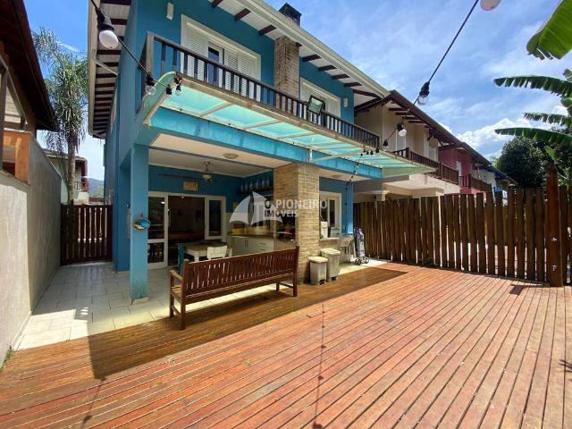 Casa na praia de Juquehy com 3 suítes para locação anual
