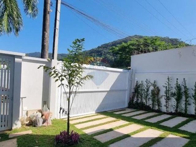 Casa na praia de Juquehy, nova com 3 suítes a 800 metros do mar