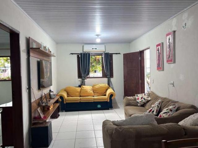 Casa na Praia de Leste com 160m2