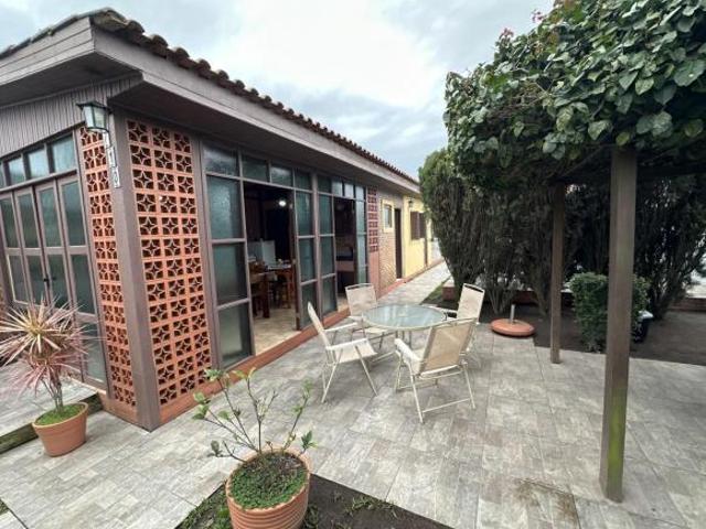 Casa na Praia para Venda em Pelotas, Laranjal, 2 dormitórios, 2 banheiros, 1 vaga