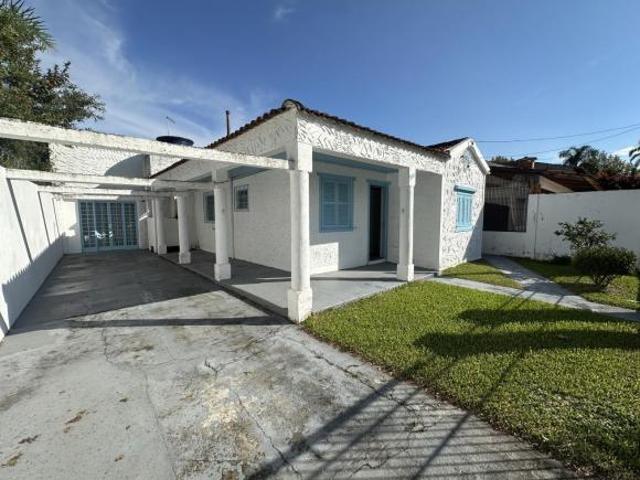 Casa na Praia para Venda em Pelotas, Laranjal, 3 dormitórios, 2 banheiros, 2 vagas