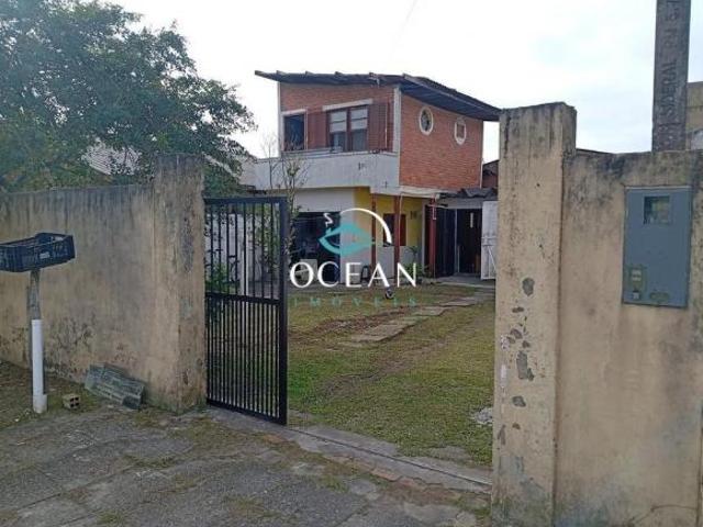 Casa na praia perto do mar