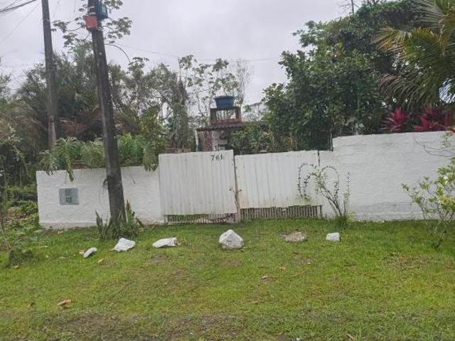 Casa na praia + terreno na parte da frente e nos fundos da casa livre para const