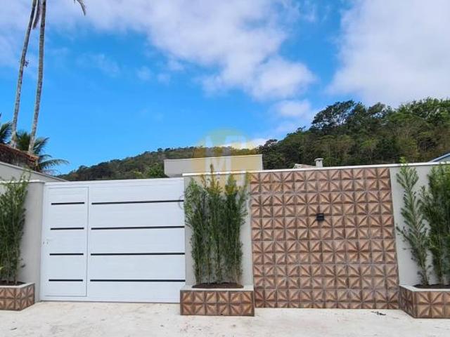 Casa na Praia 3 Dormitórios sendo 1 Suíte Massaguaçu Caraguatatuba