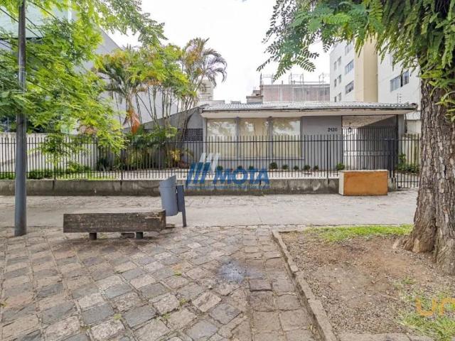 Casa na Presidente Getúlio Vargas Água Verde Curitiba PR, aluguel por R$ 12.000