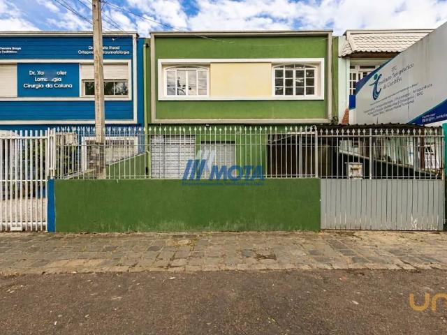 Casa na Presidente Getúlio Vargas Água Verde Curitiba PR, aluguel por R$ 4.472