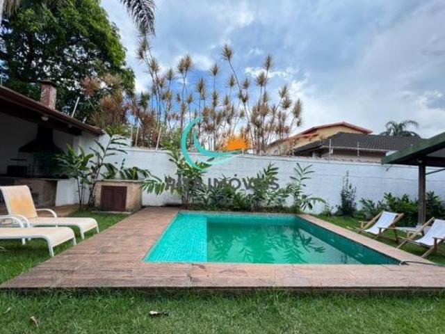 Casa na quadra da praia do Maitinga pré fabricada com banheiros e cozinha em alvenaria, telhado novo