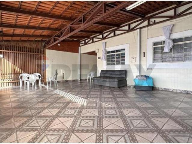 Casa na QI 08 Guará I | Lote 200m² | 141m² Construídos