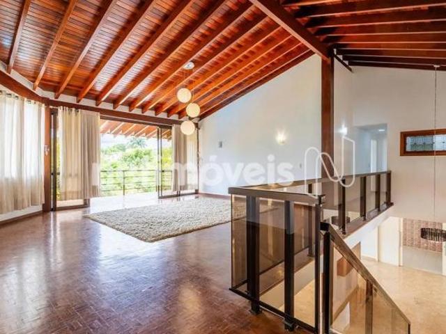 Casa na QL 26 do Lago Sul em um terreno CONTRA PONTA DE PICOLÉ