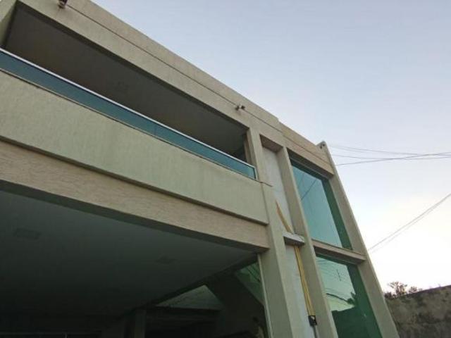 Casa na rua 10 em excelente localização
