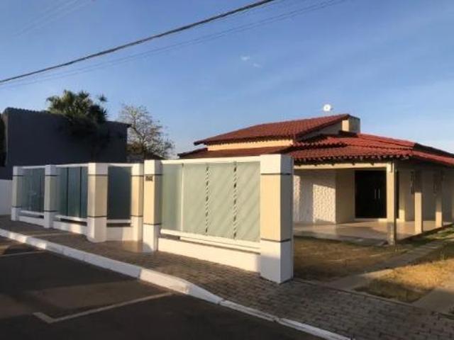 CASA NA RUA 12 3 SUÍTES REFORMADA