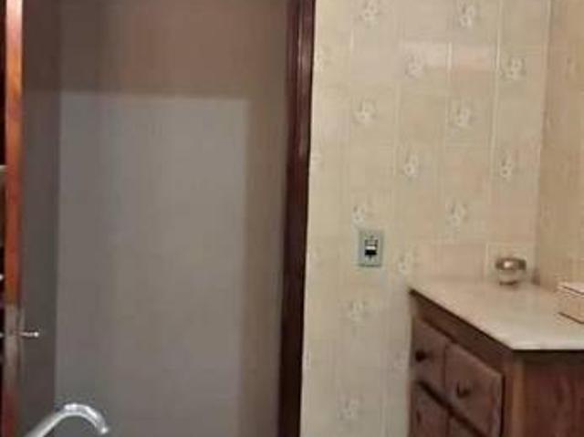 Casa na rua do comércio no Caiçara, 2 dormitórios, 1 suíte, 5 vagas, confira !