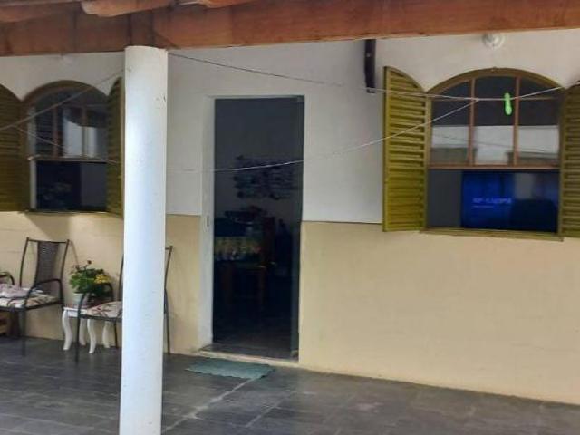 CASA NA RUA JANUARIA PIRAPORA MG