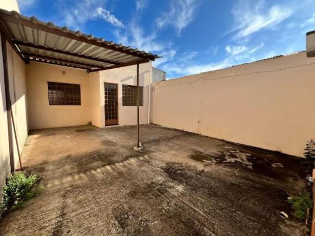 CASA NA REGIAO DO PADRE EUSTAQUIO EM DIVINOPOLIS MG