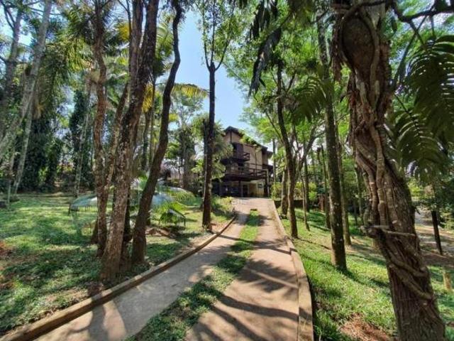 Casa na Serra da Cantareira | 3 suítes | 1.450 m² de terreno