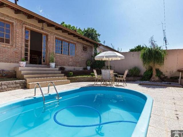 Casa na Tristeza 03 dormitórios, Piscina, salão de festas, 03 vagas