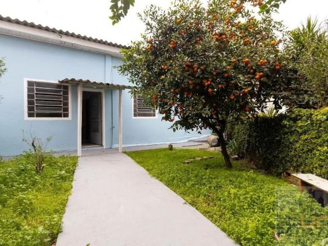 Casa na Victório Viezzer Vista Alegre Curitiba PR, aluguel por R$ 2.300