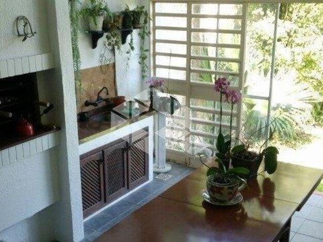 CASA NA VILA ASSUNÇÃO, COM PÁTIO E VISTA PARA O POR DO SOL