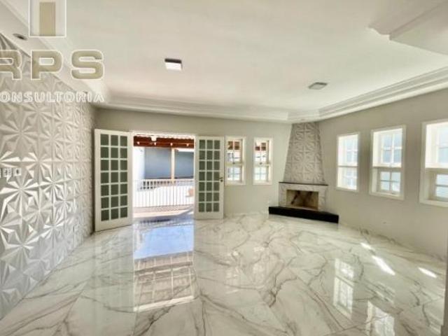 Casa na Vila Giglio com 03 quartos sendo 01 suite, sala 02 ambientes, 04 banheiros, área gourmet