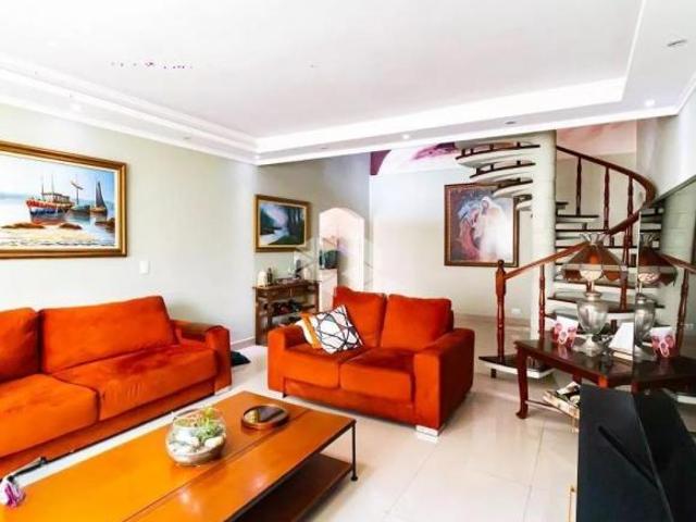CASA NA VILA GRANADA COM 4 DORMS E PISCINA Á VENDA