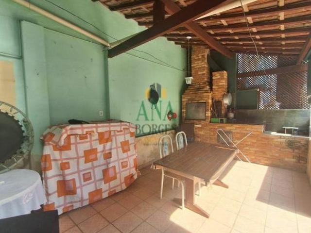 Casa na vila Hortênsia com Edícula