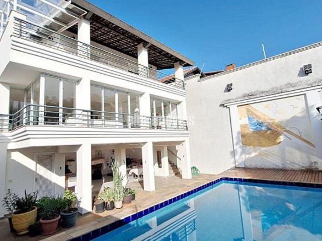 CASA NA VILA INAH 380,0M²AC E 420,0M² ÁREA DE TERRENO, 3 SUÍTES, 5 VAGAS, PISCINA E CHURRASQUEIRA