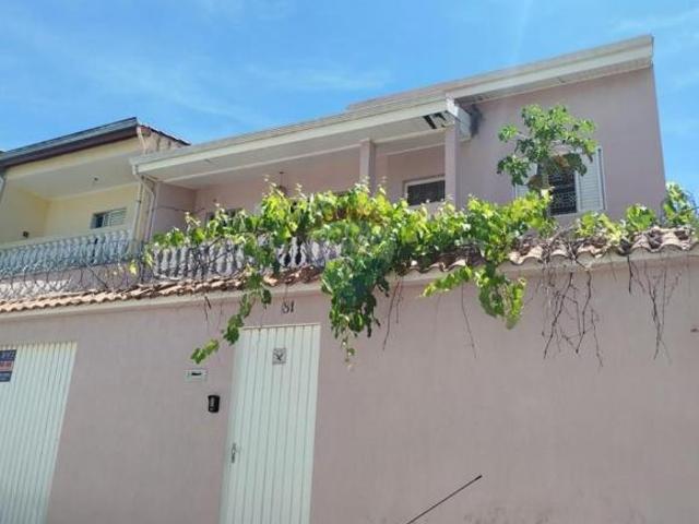 Casa na Vila Jardini com 4 Quartos, Piscina e Jardim em Sorocaba