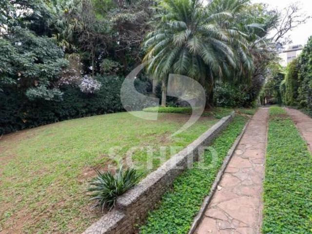 CASA NA VILA OLÍMPIA COM 6 QUARTOS SENDO 3 SUÍTES E 8 VAGAS