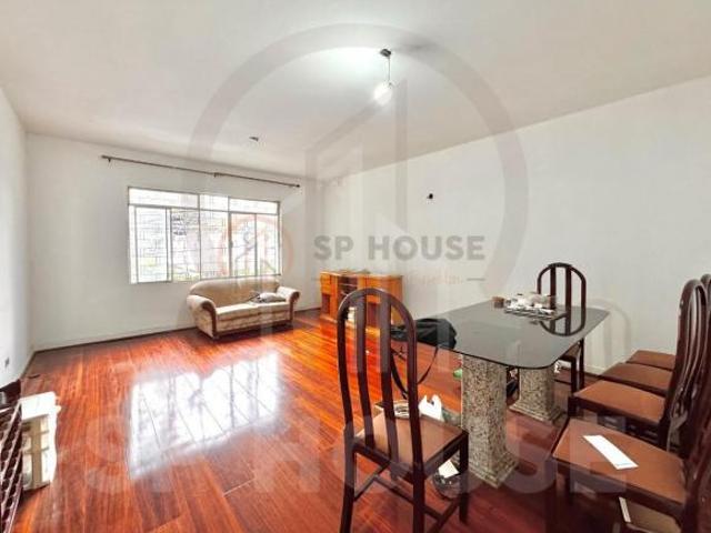 Casa na Vila Mariana a venda, 200m², 3 quartos, 2 vagas, edícula e a 900m do metrô Vila Mariana