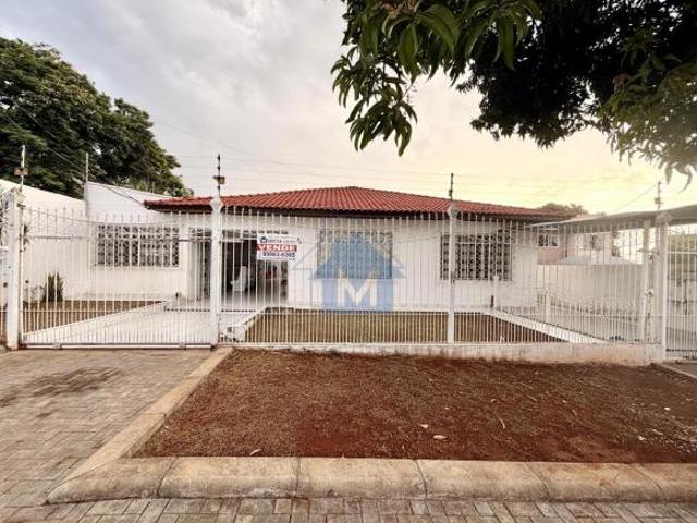 Casa na Vila Yolanda, 480m² de terreno, ao lado da Av. Iguaçu!