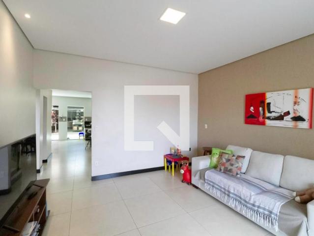 Casa, Nacional, 3 Quartos, 220 m2 Contagem