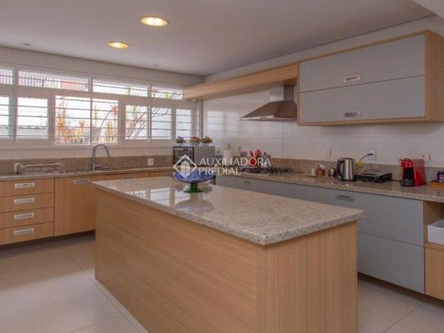 CASA NAS TRÊS FIGUEIRAS COM TODO CONFORTO E SEGURANÇA