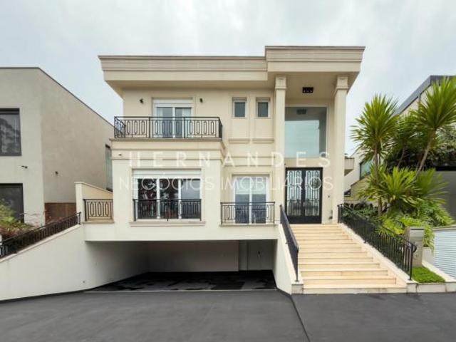 Casa Neo Clássica nova em Condomínio de Luxo em Alphaville com 4 Suítes e 6 Vagas de Garagem 442m