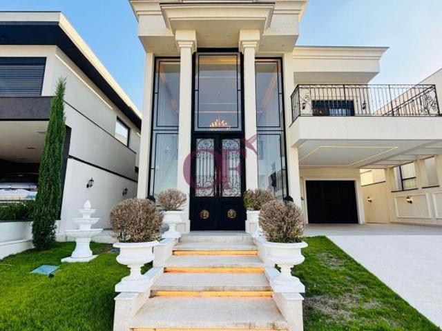 Casa Neoclássica com 3 Suítes, Piscina e Automação Completa